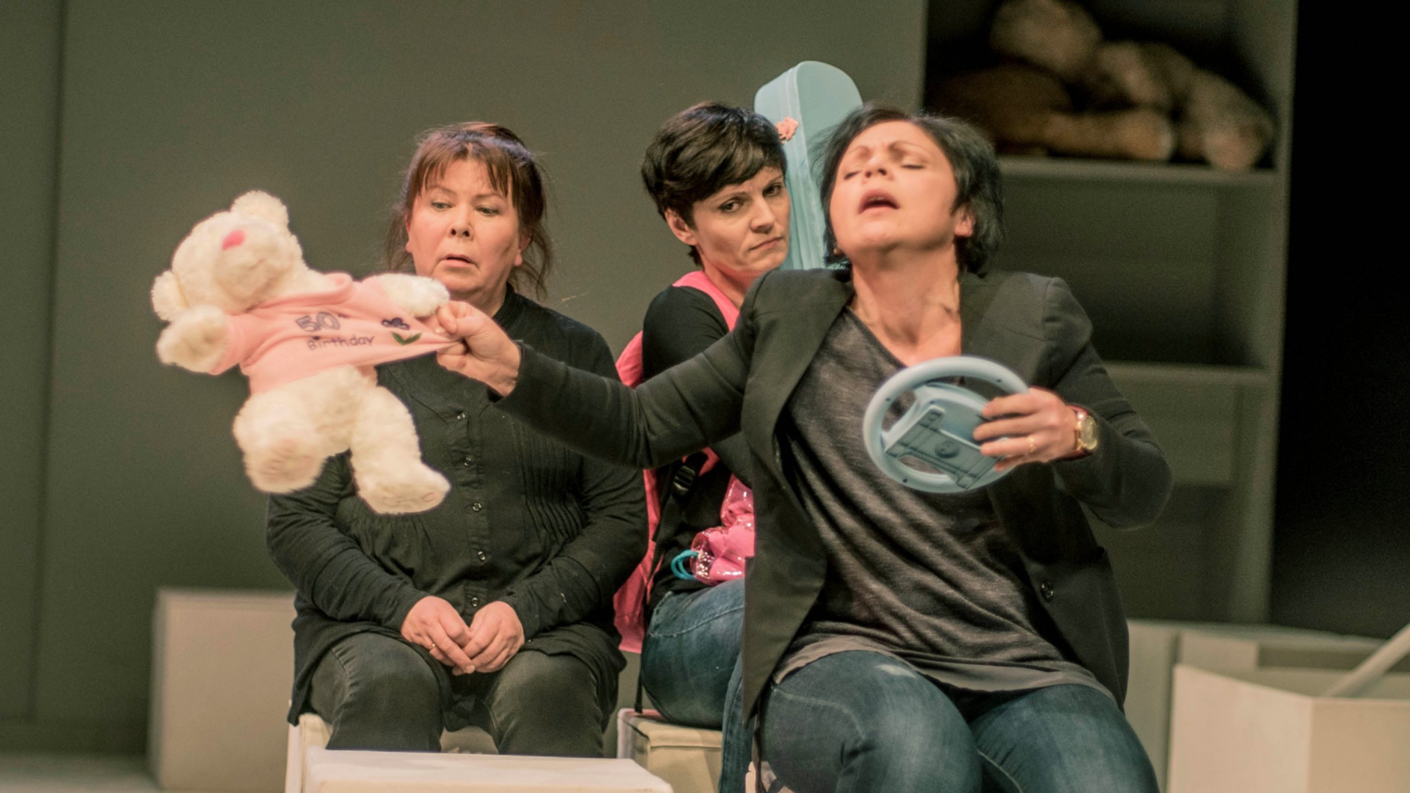 Ugala teater: Emadepäev - Kumu kunstimuuseum
