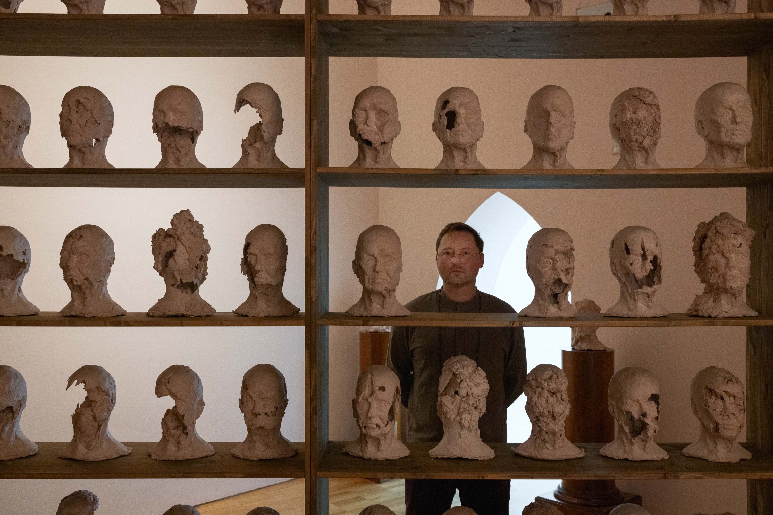 Kunstniku ekskursioon näitusel „Härra N-i elu ja surm. Urmas Lüüsi ...